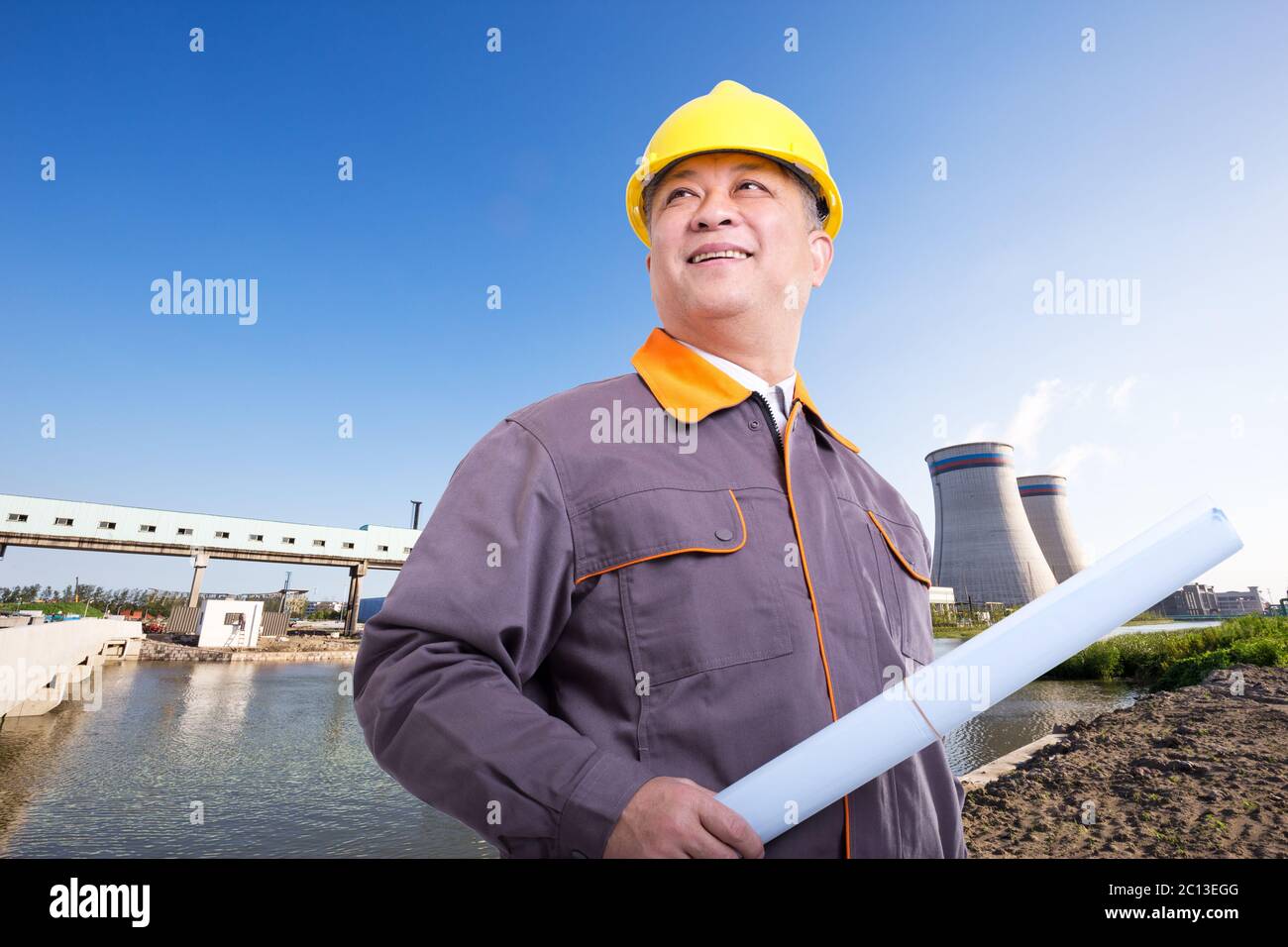 Old man engineering hi-res stock photography and images - Alamy