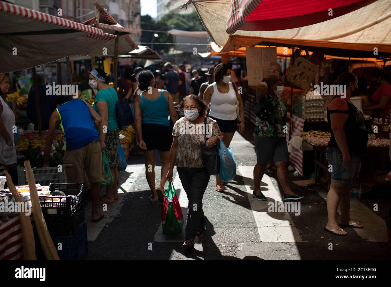 Contagion curve hi-res stock photography and images - Alamy