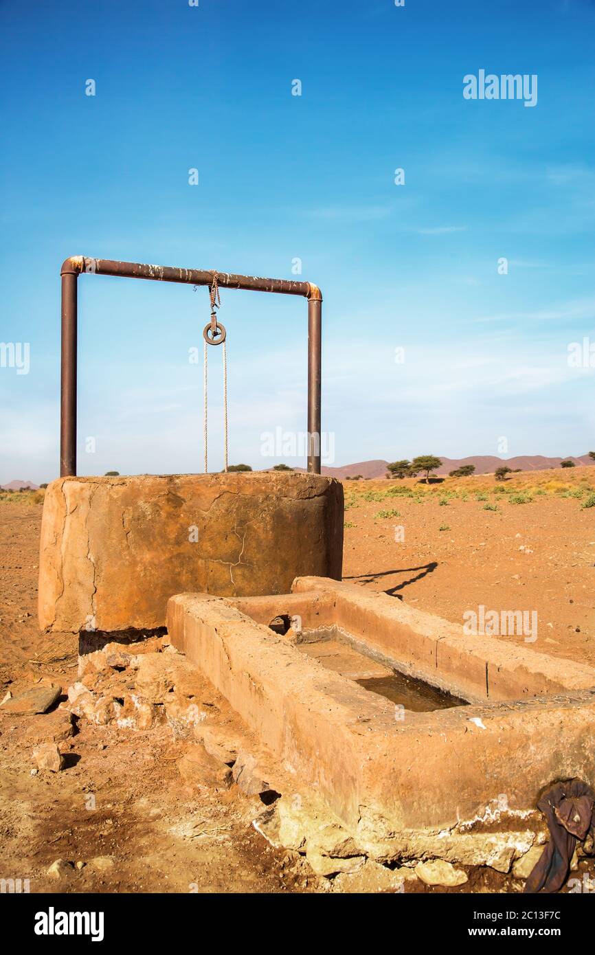 Desert sahara well hi-res stock photography and images - Alamy