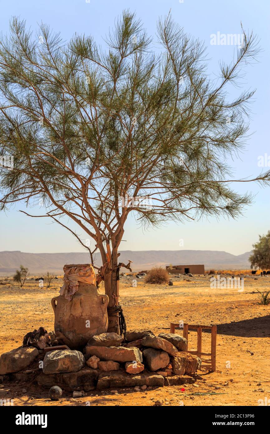 Desert well hi-res stock photography and images - Alamy