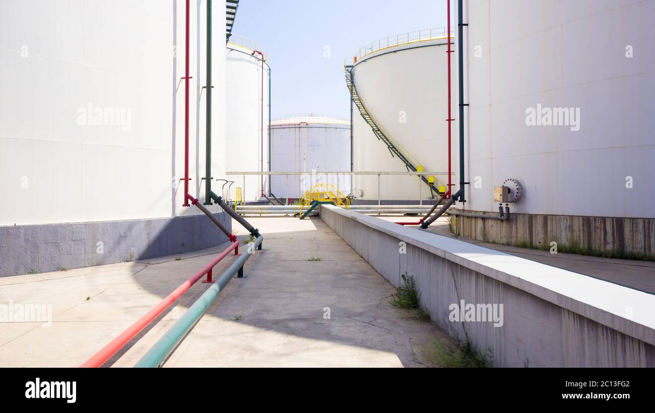 white tank in oil storage Stock Photo - Alamy