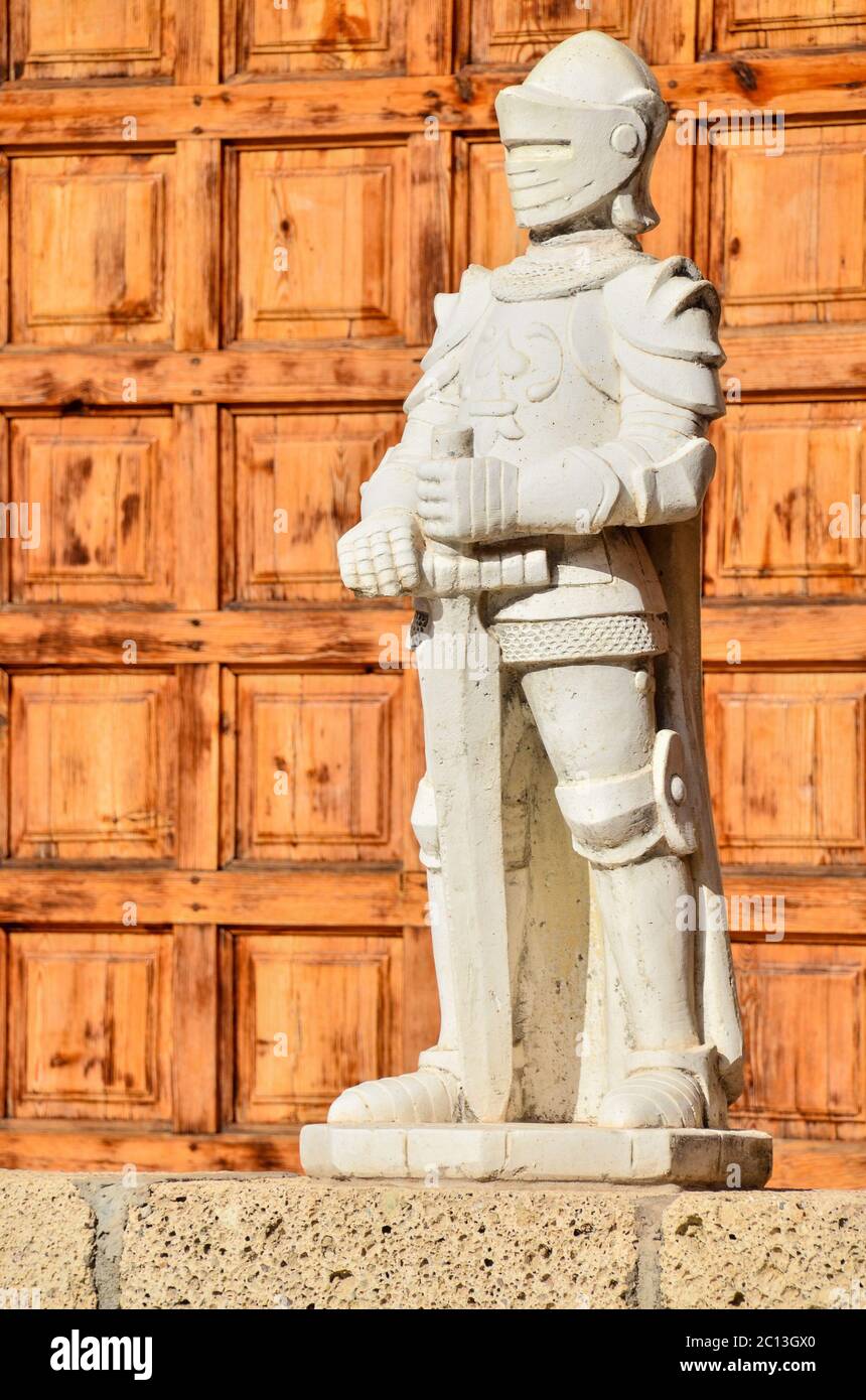 Statue medieval knight hi-res stock photography and images - Alamy