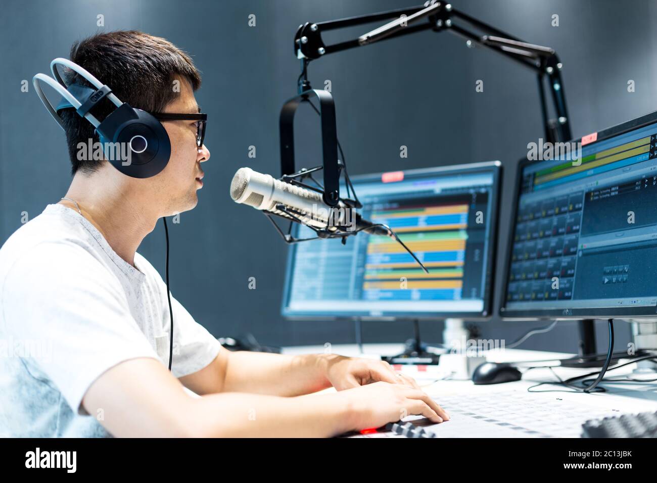 Broadcast announcer hi-res stock photography and images - Alamy