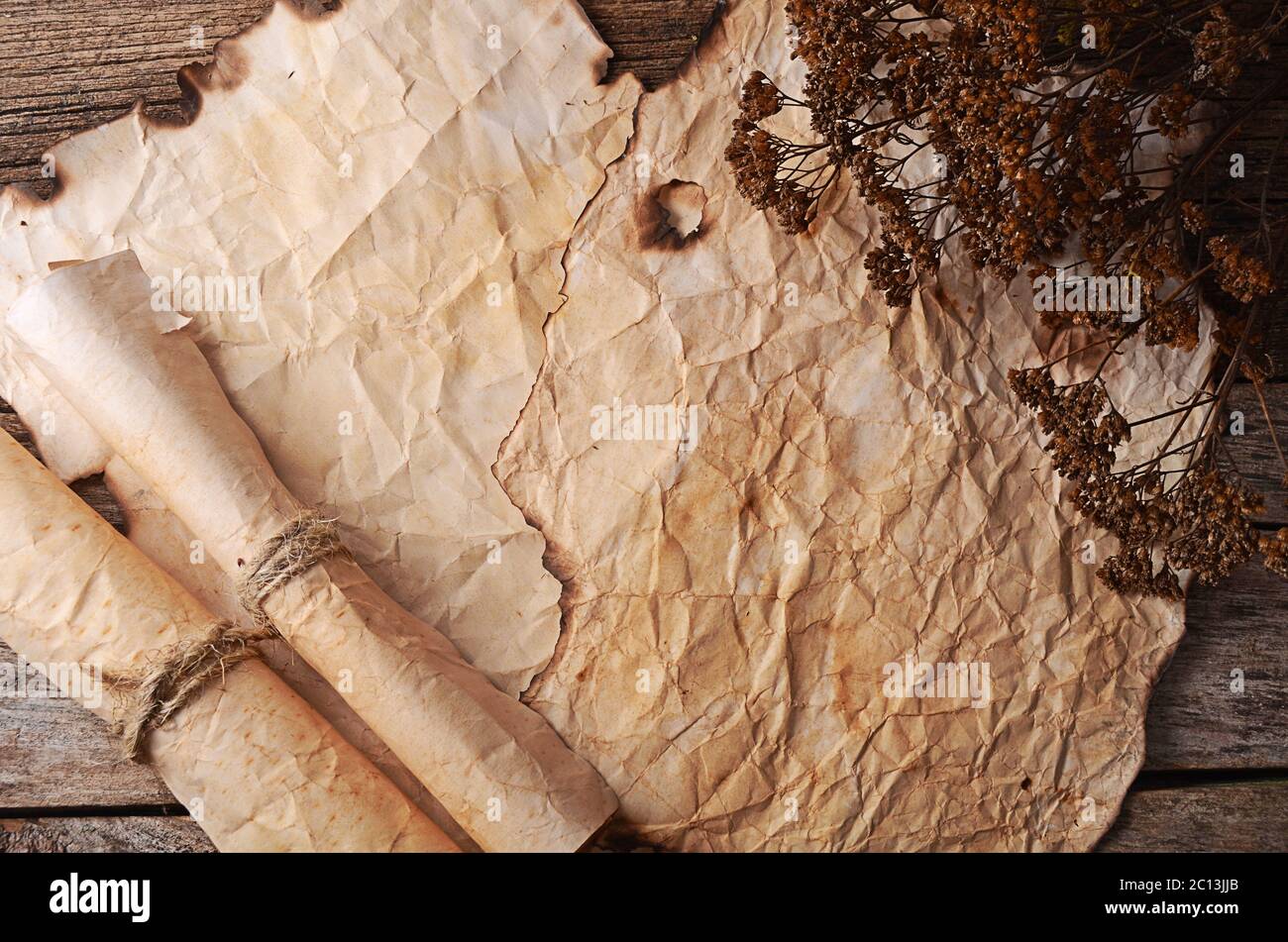 Old paper burn edges hi-res stock photography and images - Alamy