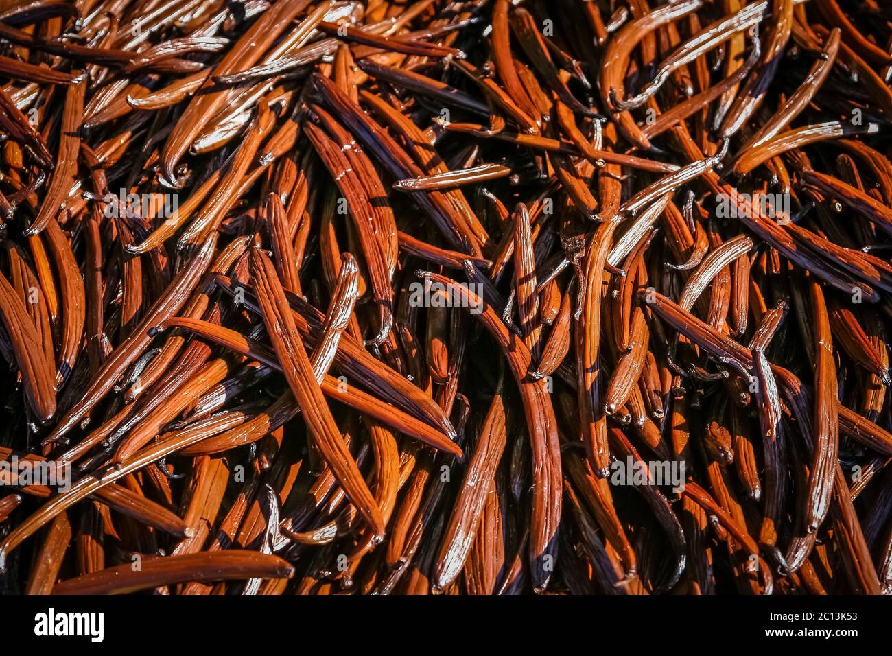 Whole vanilla pods hi-res stock photography and images - Alamy
