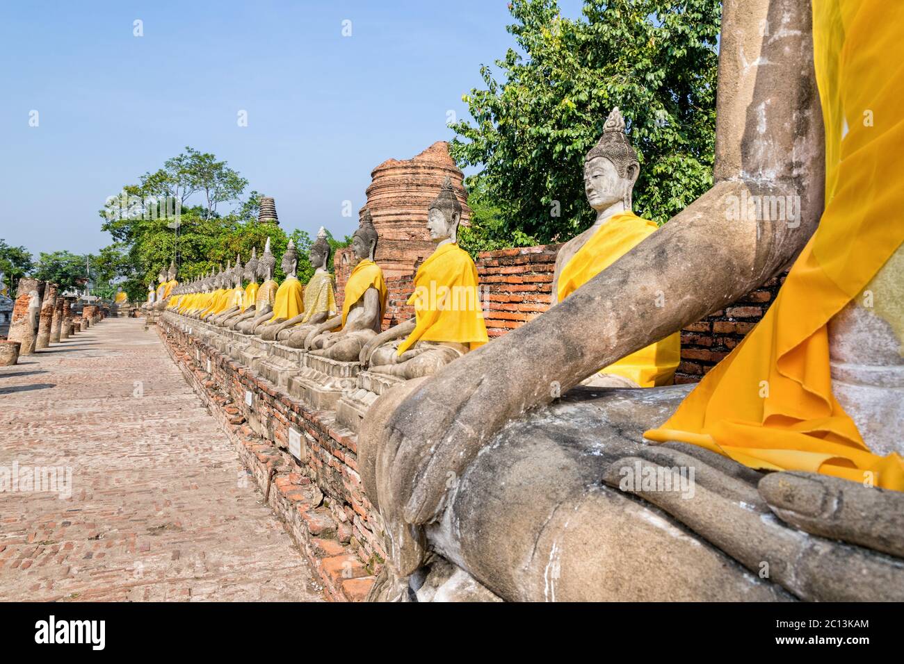 Statue row hi-res stock photography and images - Alamy