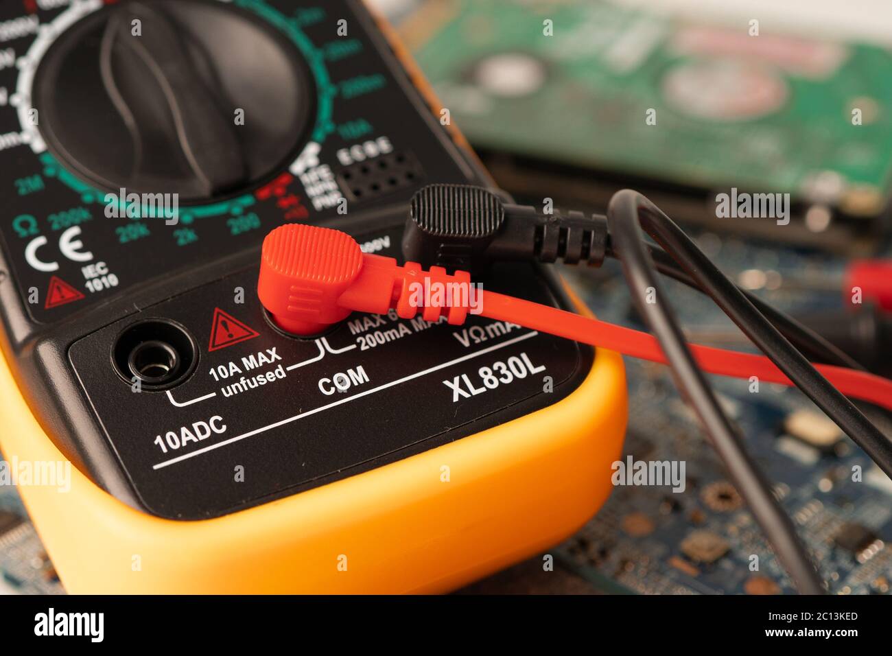 Multimeter electronic digital to measure the voltage of electrical ...