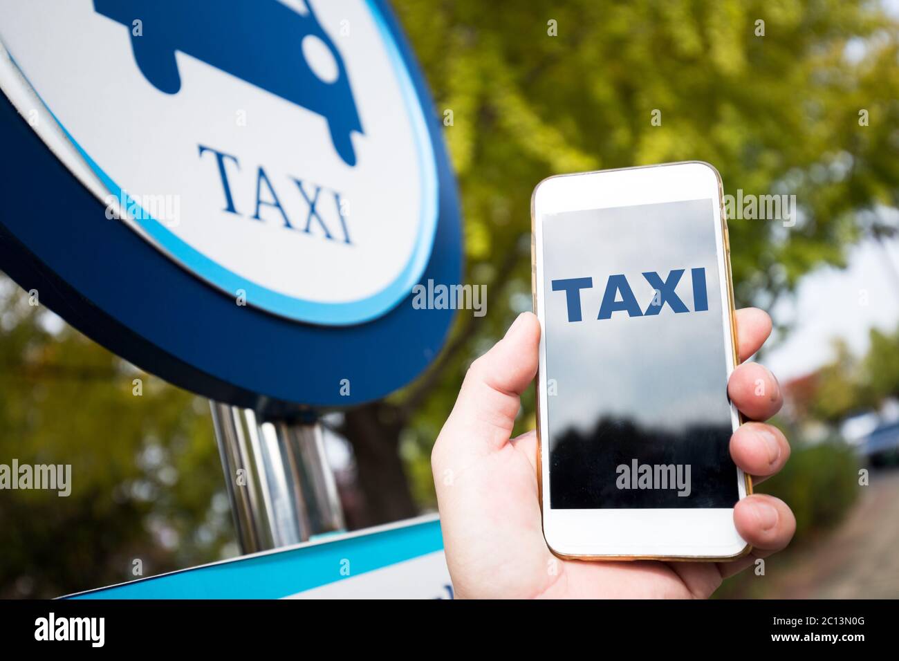 Taxi mobile hi-res stock photography and images - Alamy