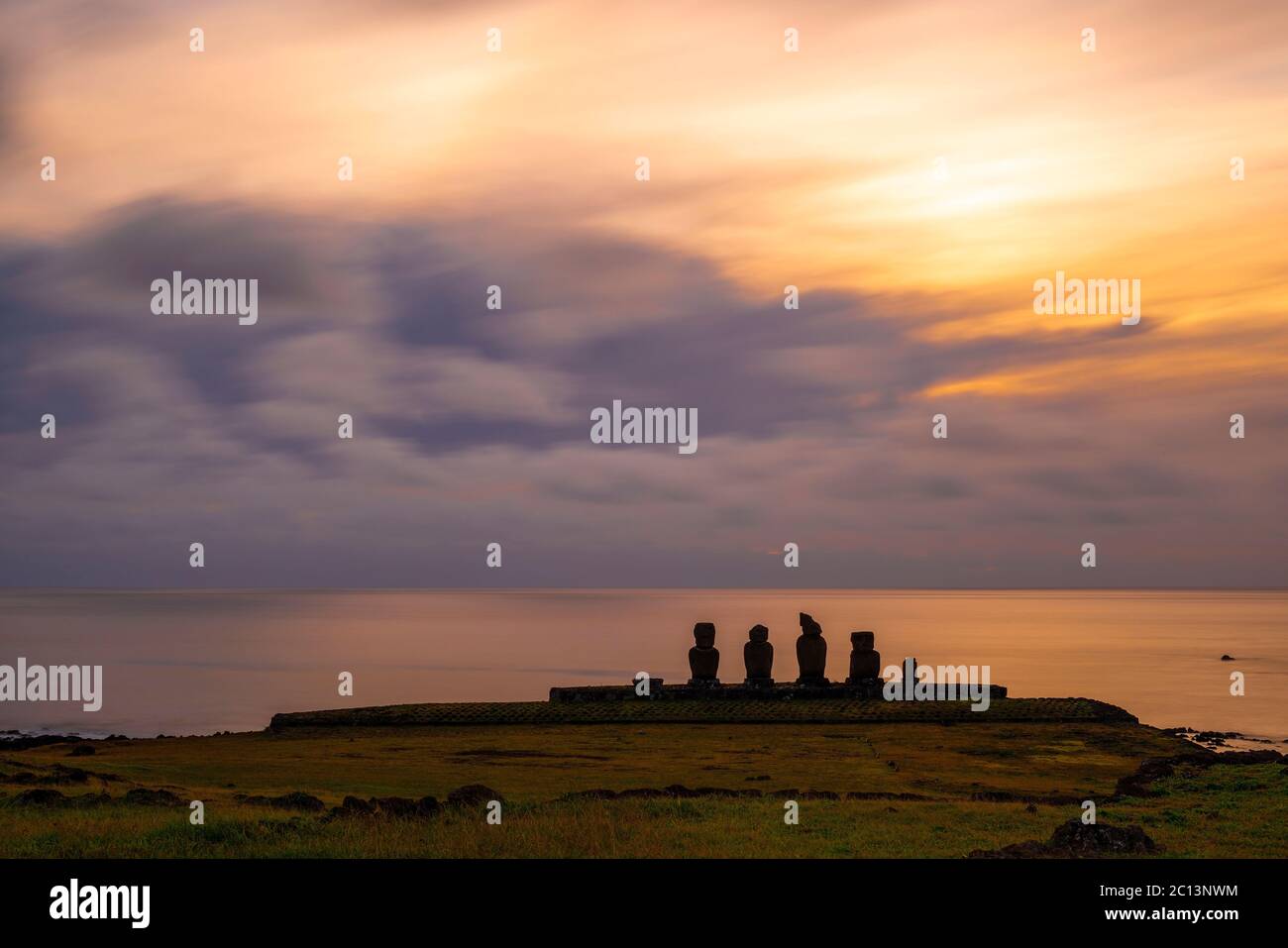 Long Exposure at sunset with Moai statues silhouette and the Pacific ...