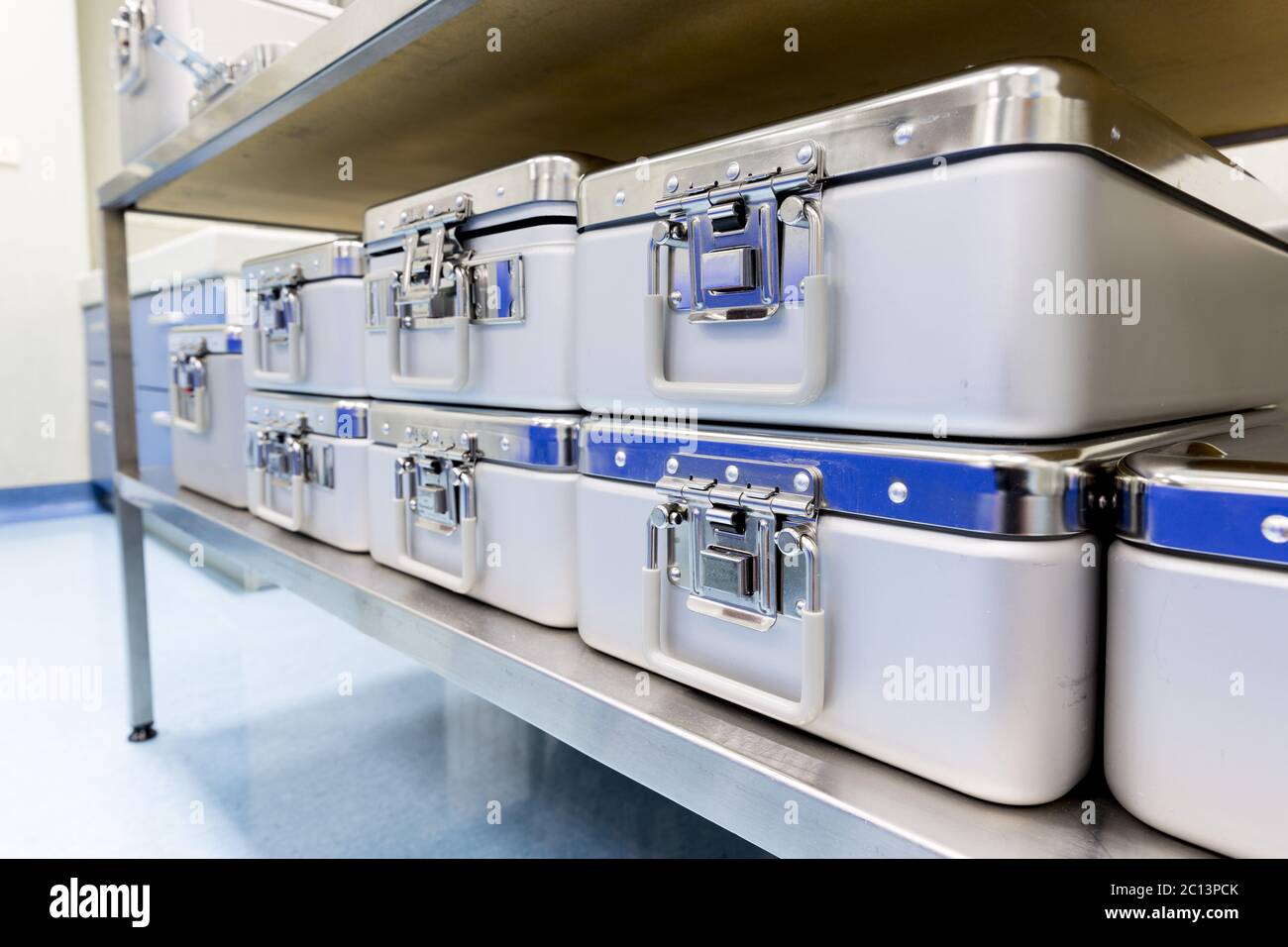 Medical cases hi-res stock photography and images - Alamy