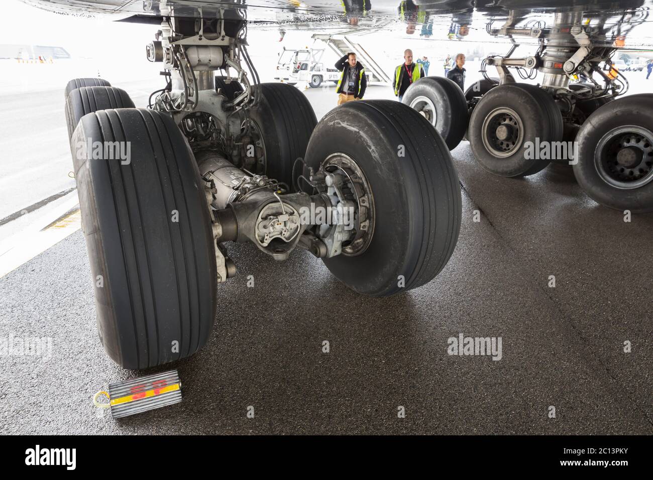 Lufthansa Airbus A380 airplane workers tires Stock Photo - Alamy