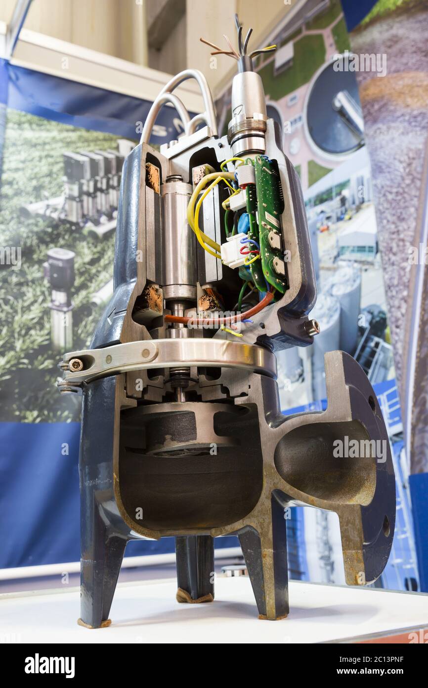 Engine cross section Stock Photo - Alamy