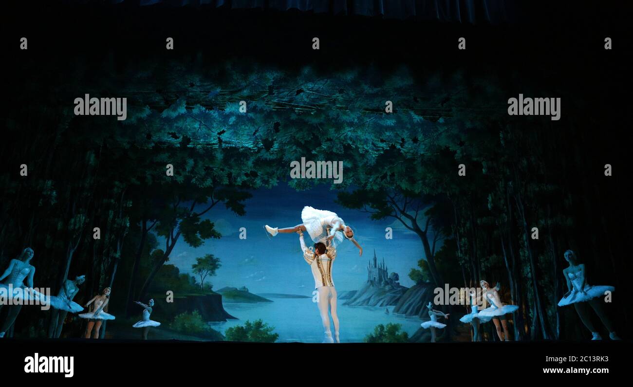 Ballet On Ice High Resolution Stock Photography and Images - Alamy