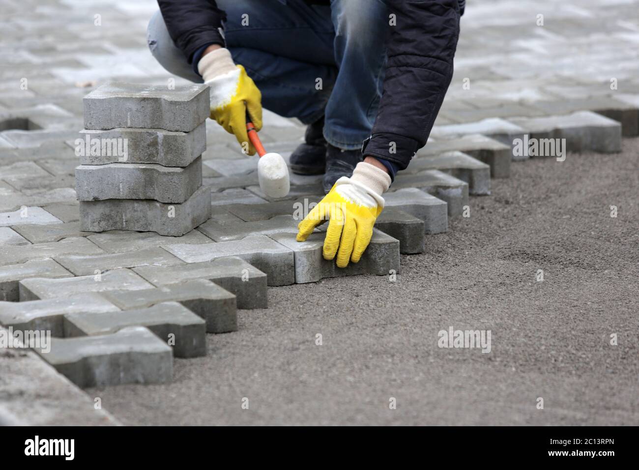 Worker laying brick pavers hi-res stock photography and images - Alamy