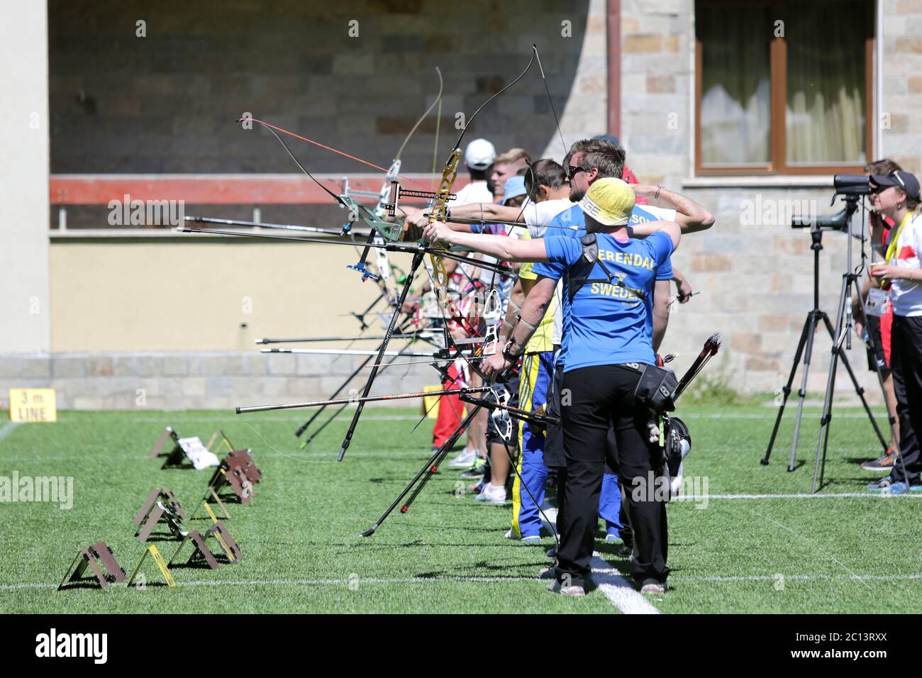 Recurve bow hi-res stock photography and images - Alamy