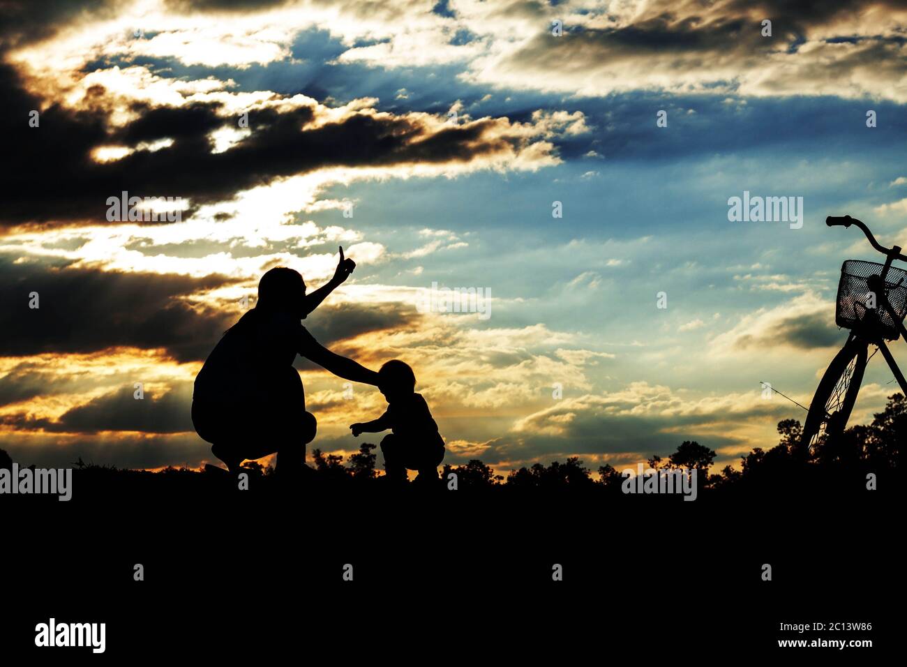 Mother and child silhouette hi-res stock photography and images - Alamy