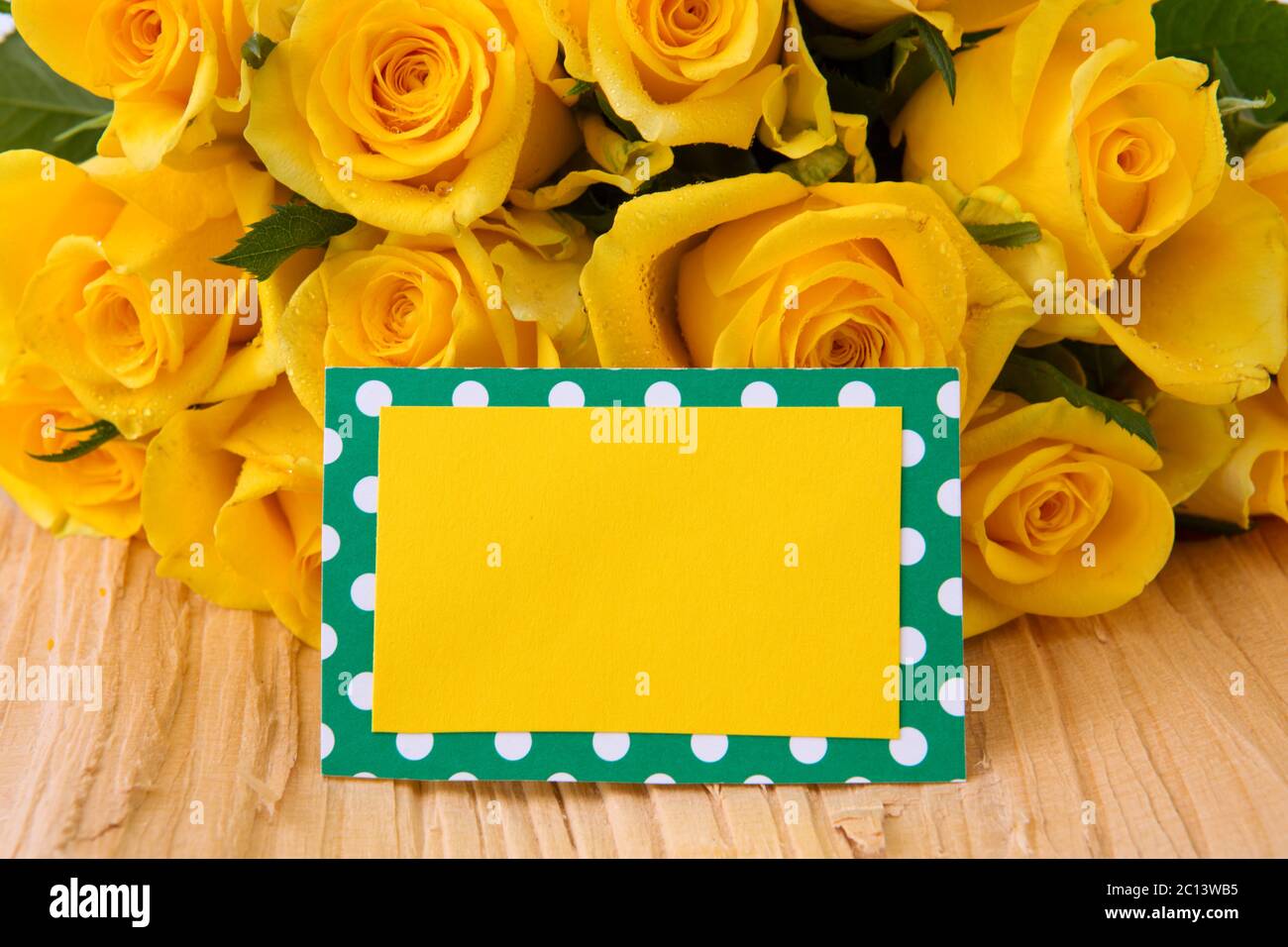 Yellow roses hi-res stock photography and images - Alamy