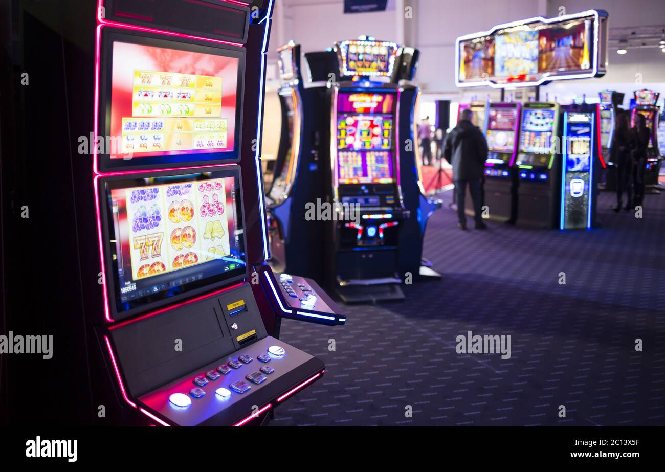 Casino slot machine players hi-res stock photography and images - Alamy
