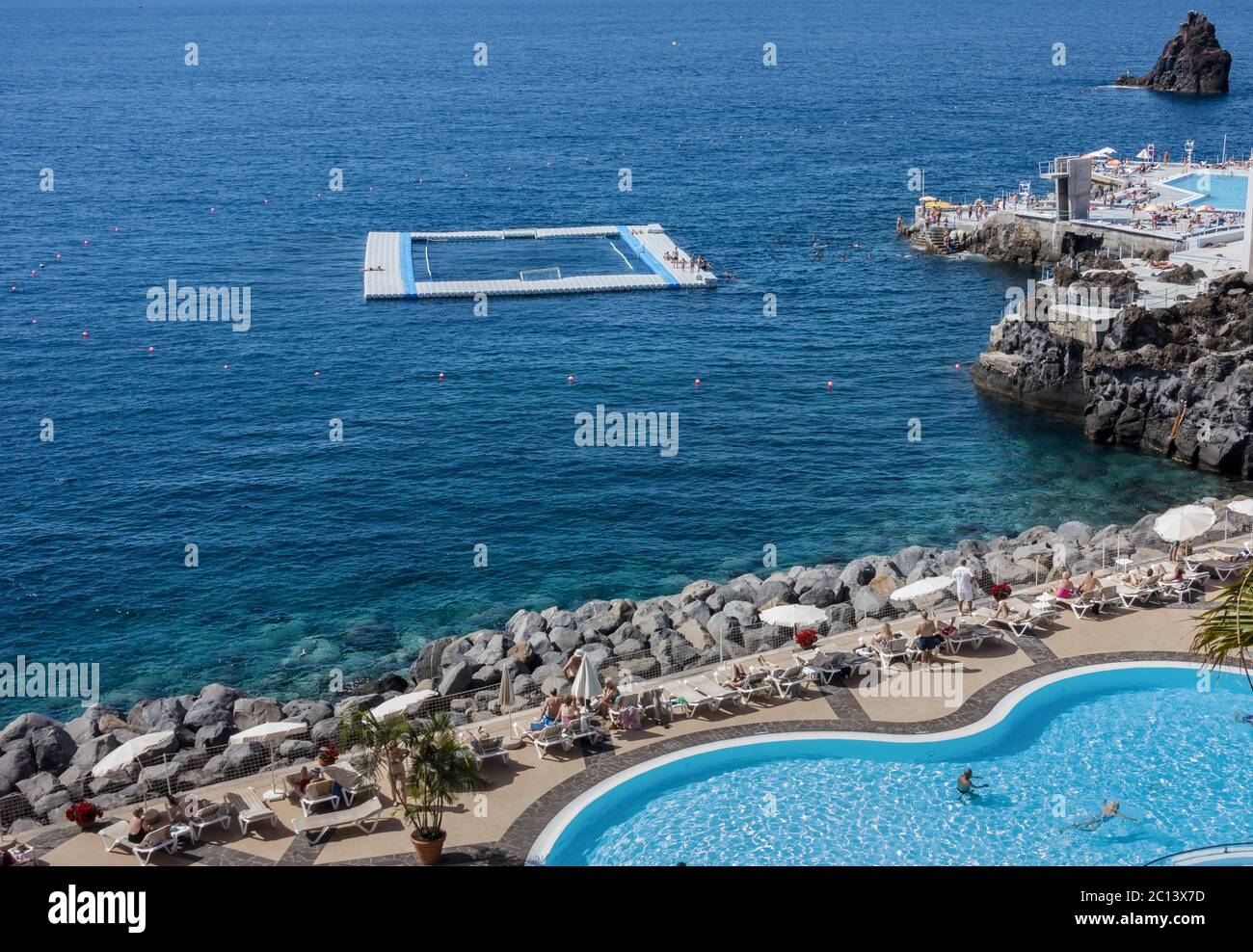 Bathing island hi-res stock photography and images - Alamy