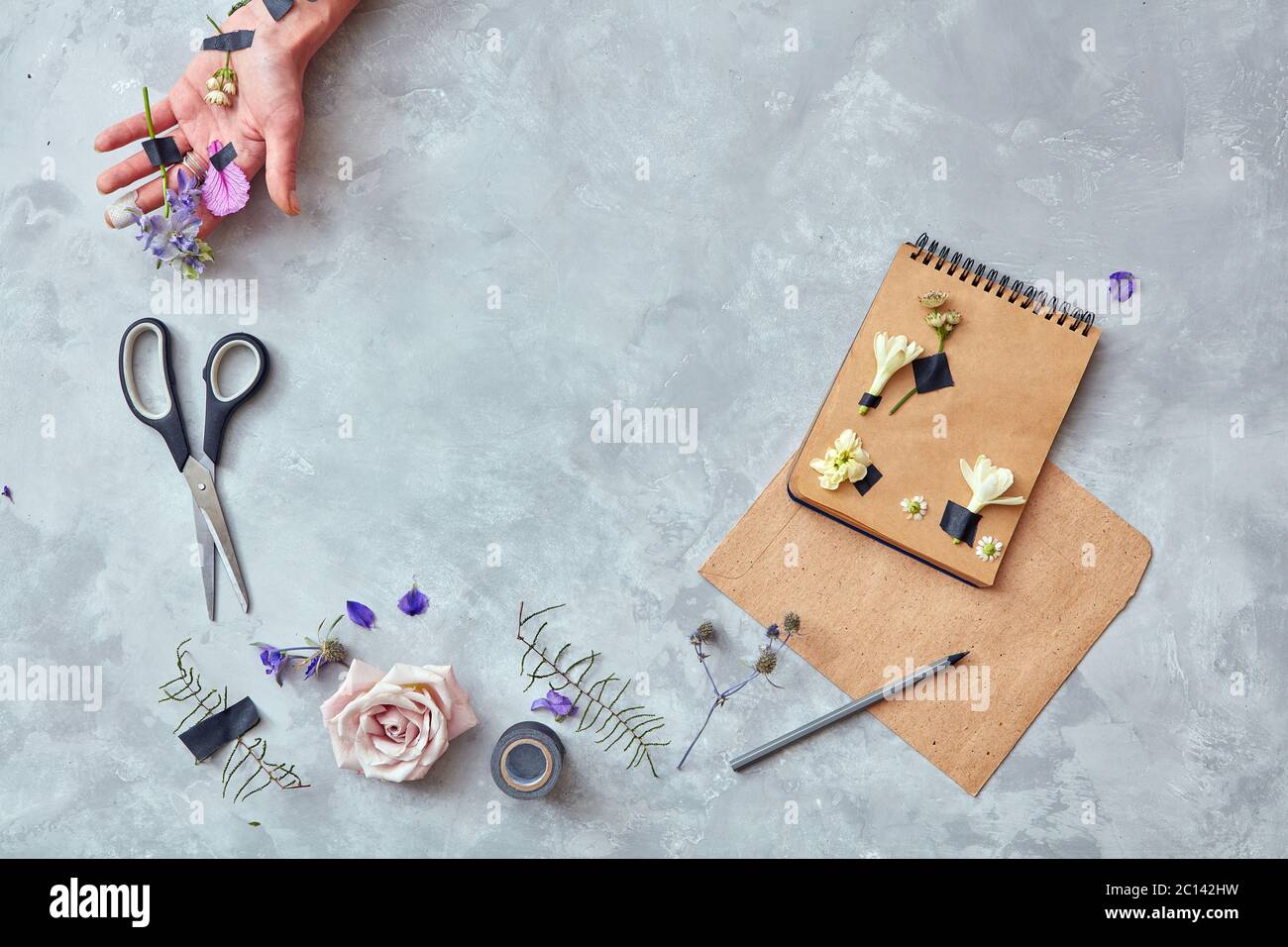 flowers and notes Stock Photo - Alamy