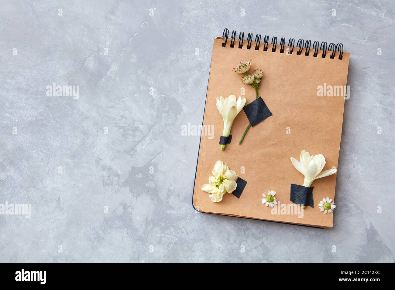 Packing flowers hi-res stock photography and images - Alamy