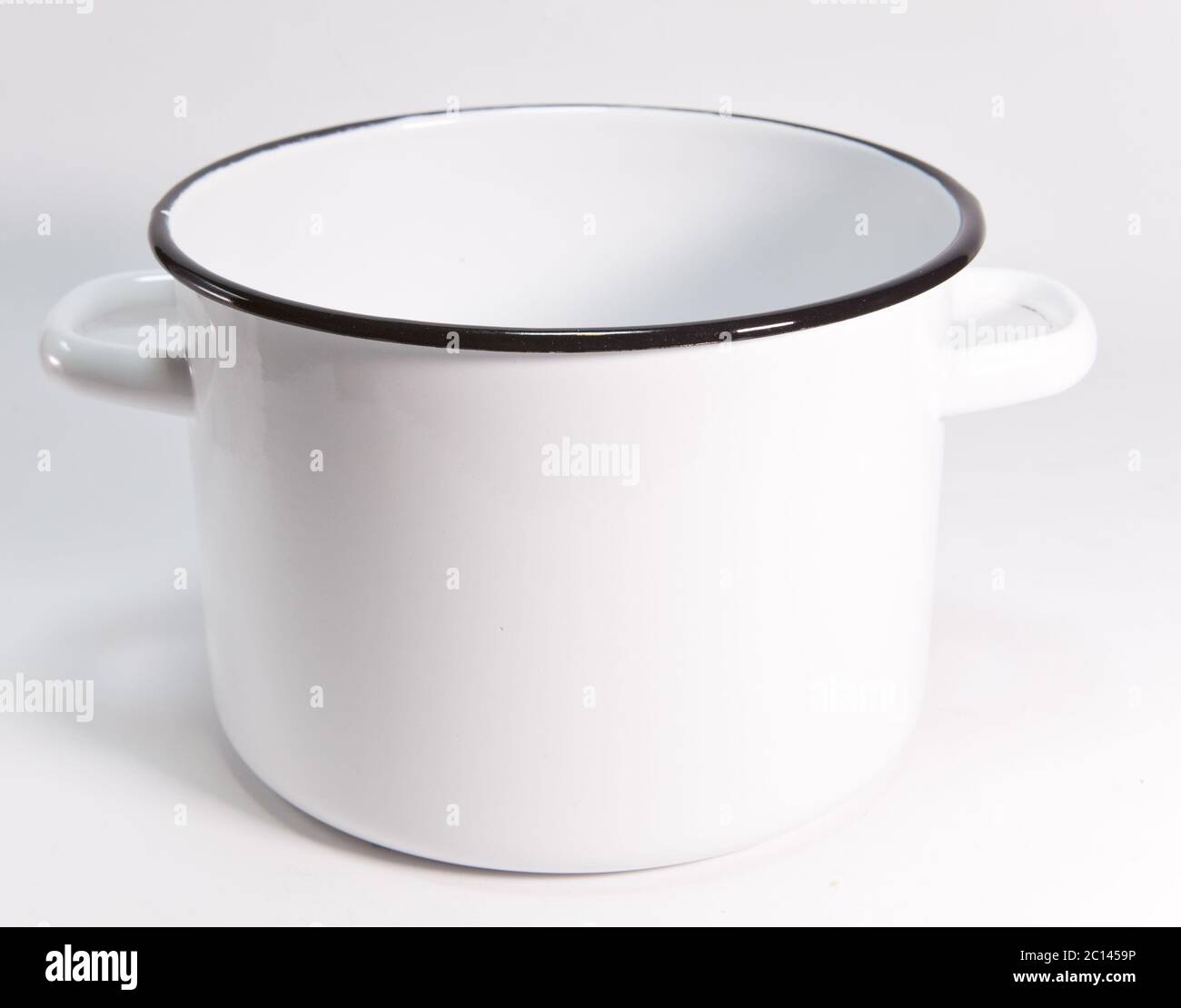 White pan hi-res stock photography and images - Alamy