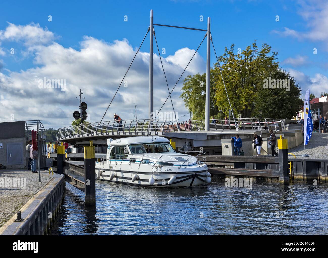Swivel bridge hi-res stock photography and images - Alamy