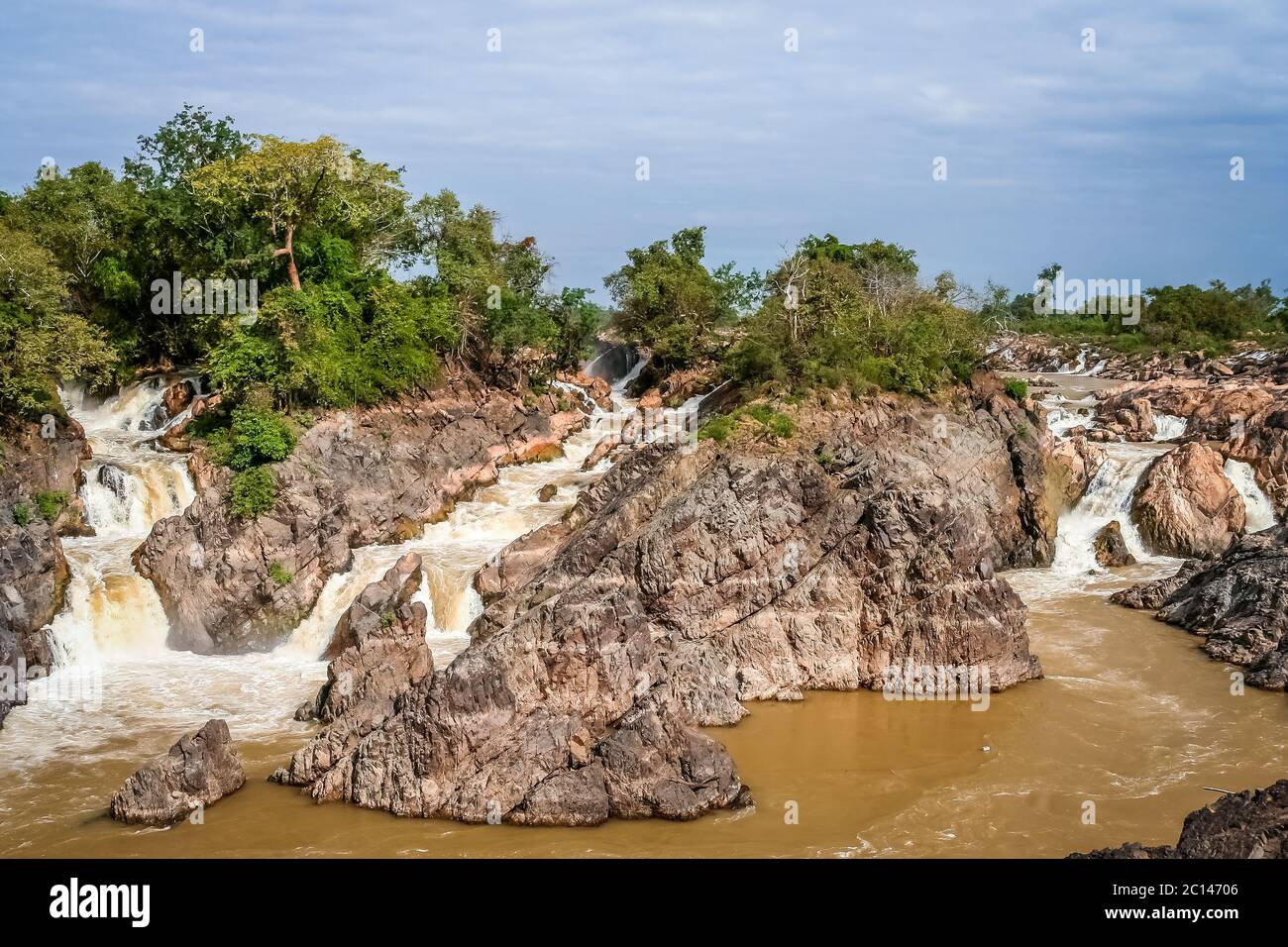 Don Khon waterfall on the Mekong river Stock Photo - Alamy