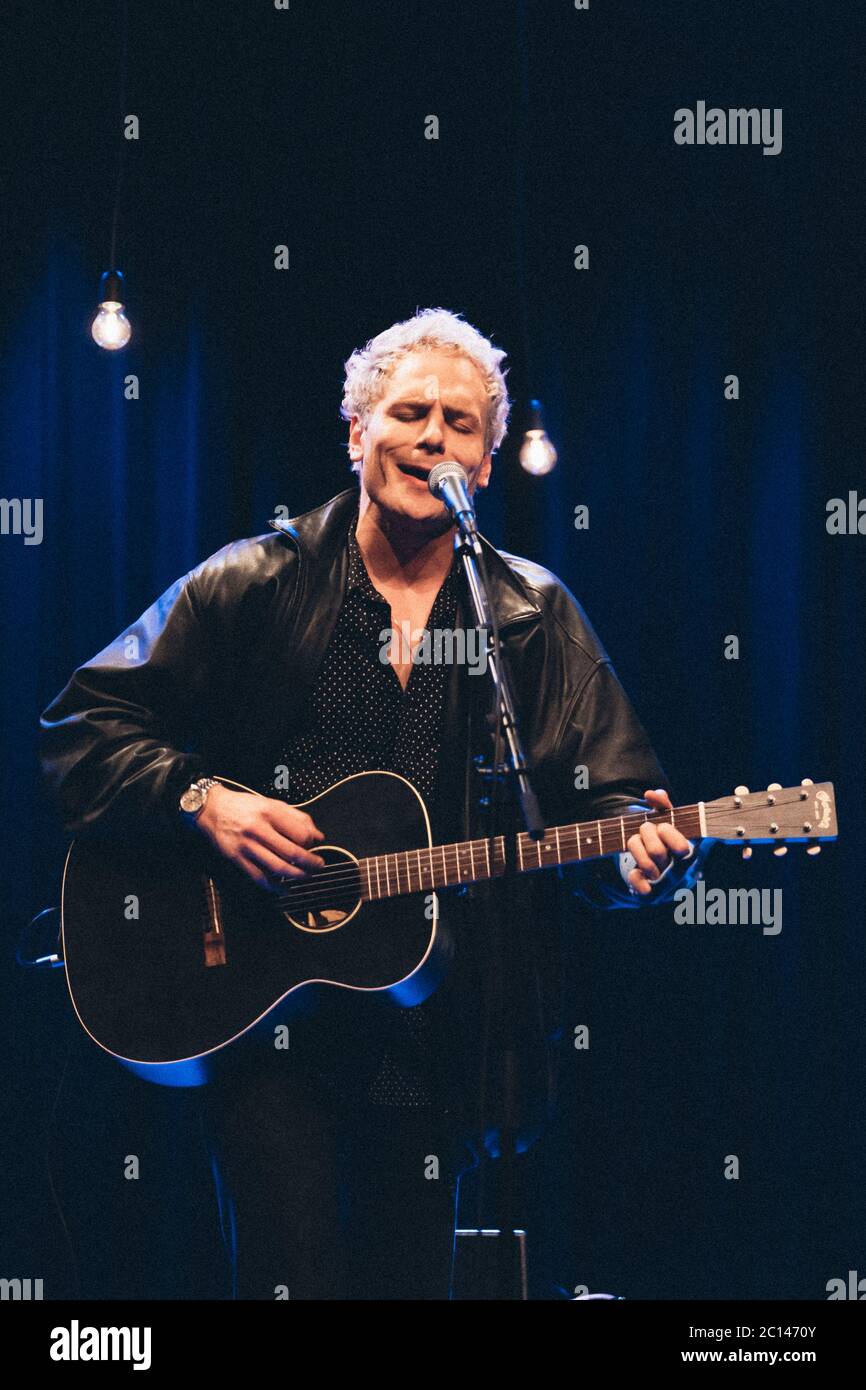 Himself singer hi-res stock photography and images - Alamy