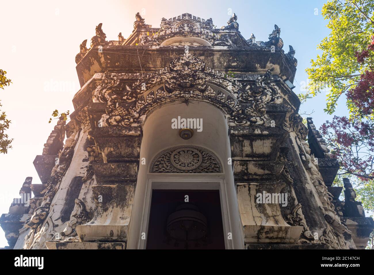 Phayao, Thailand - Dec 8, 2019: Old White Pagoda or Stupa and Blue Sky ...