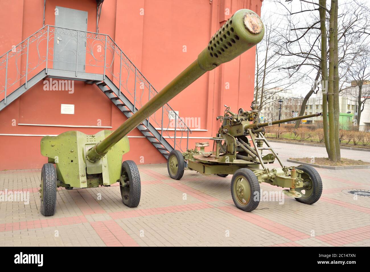 Anti tank gun hi-res stock photography and images - Alamy