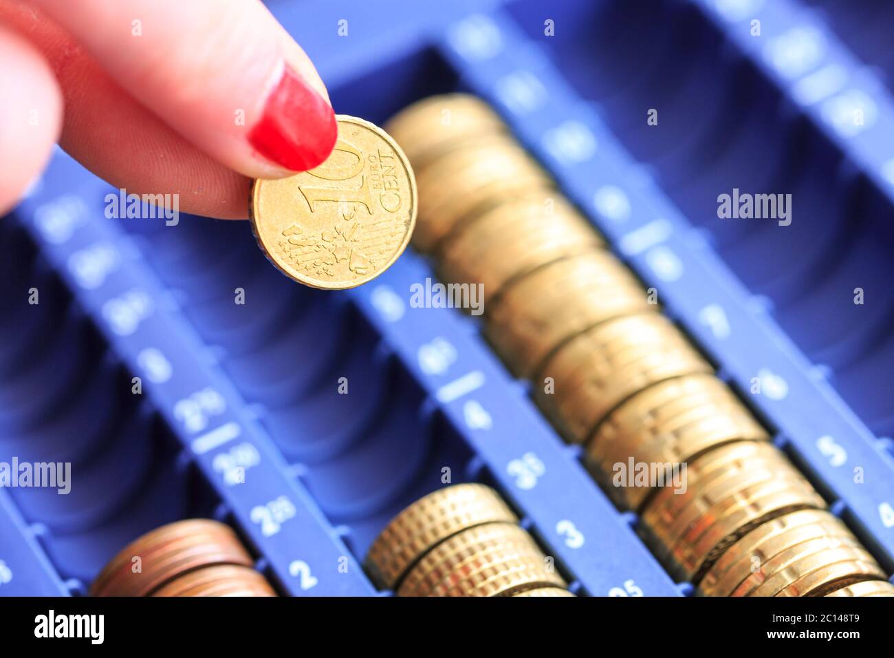 Person hand over cash hi-res stock photography and images - Alamy