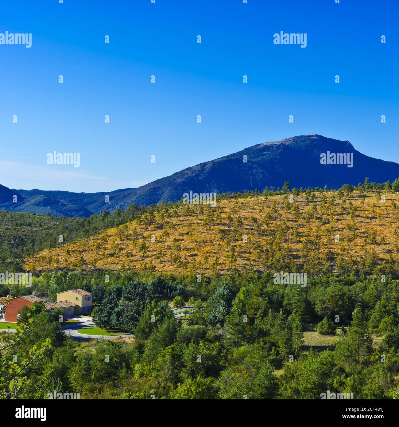 French country farm house hi-res stock photography and images - Alamy