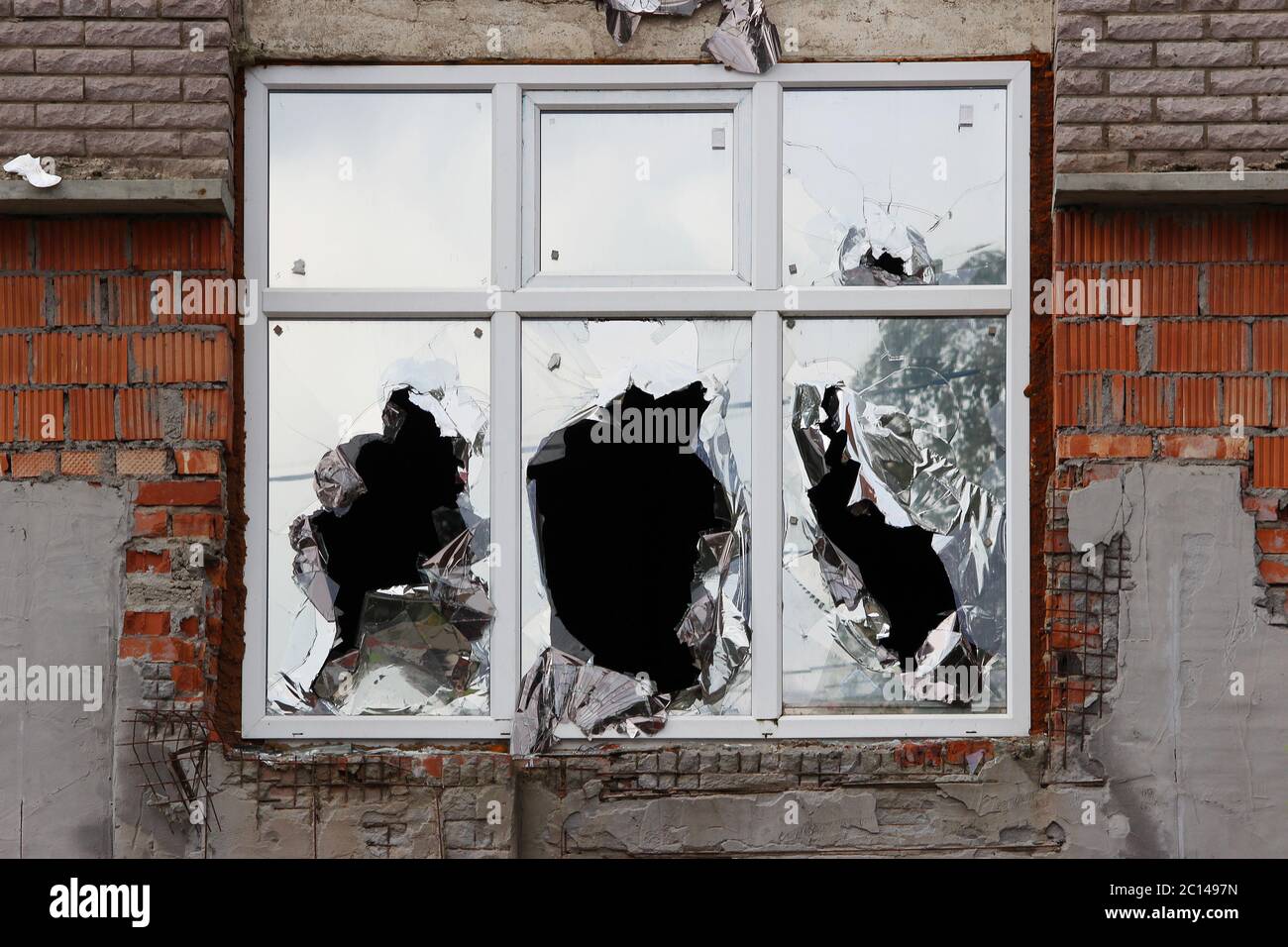 Broken smashed windows glass hi-res stock photography and images - Alamy