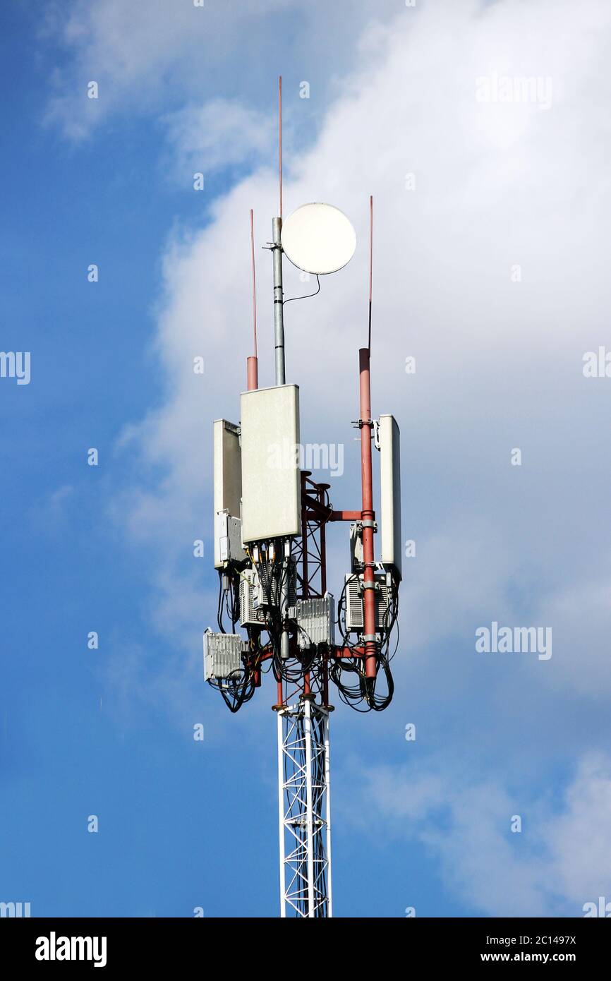 Satellite tower hi-res stock photography and images - Alamy
