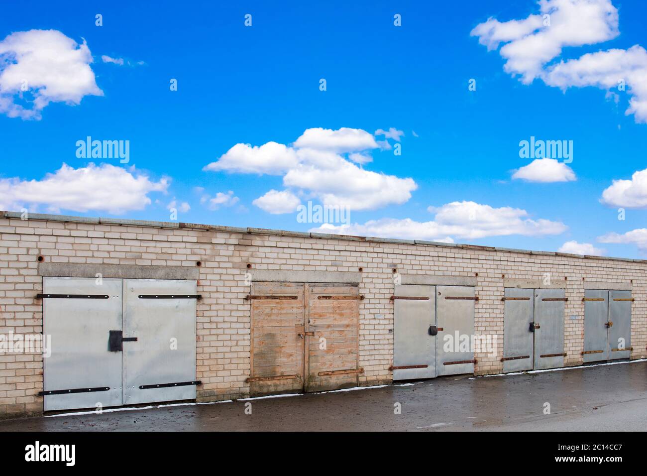 Garage doors blue sky hi-res stock photography and images - Alamy