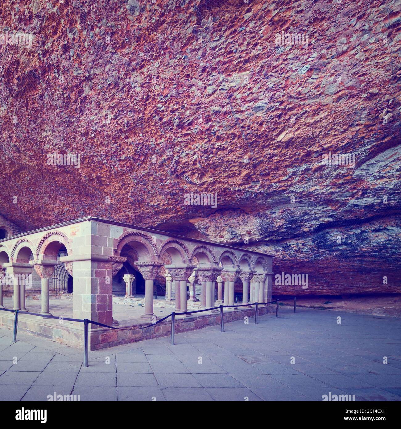 Large stone pillar hi-res stock photography and images - Alamy