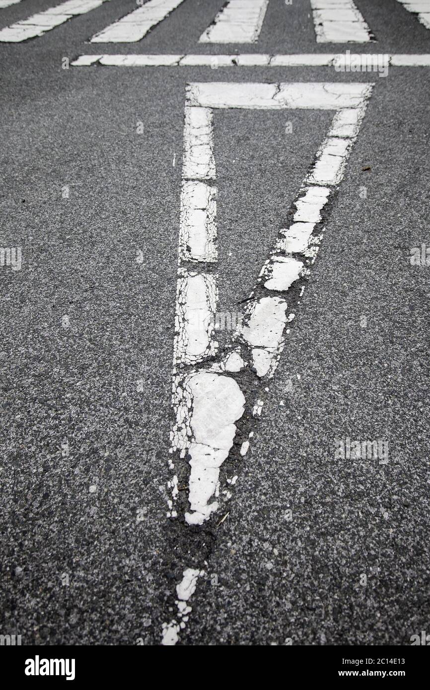 Yield marking hi-res stock photography and images - Alamy