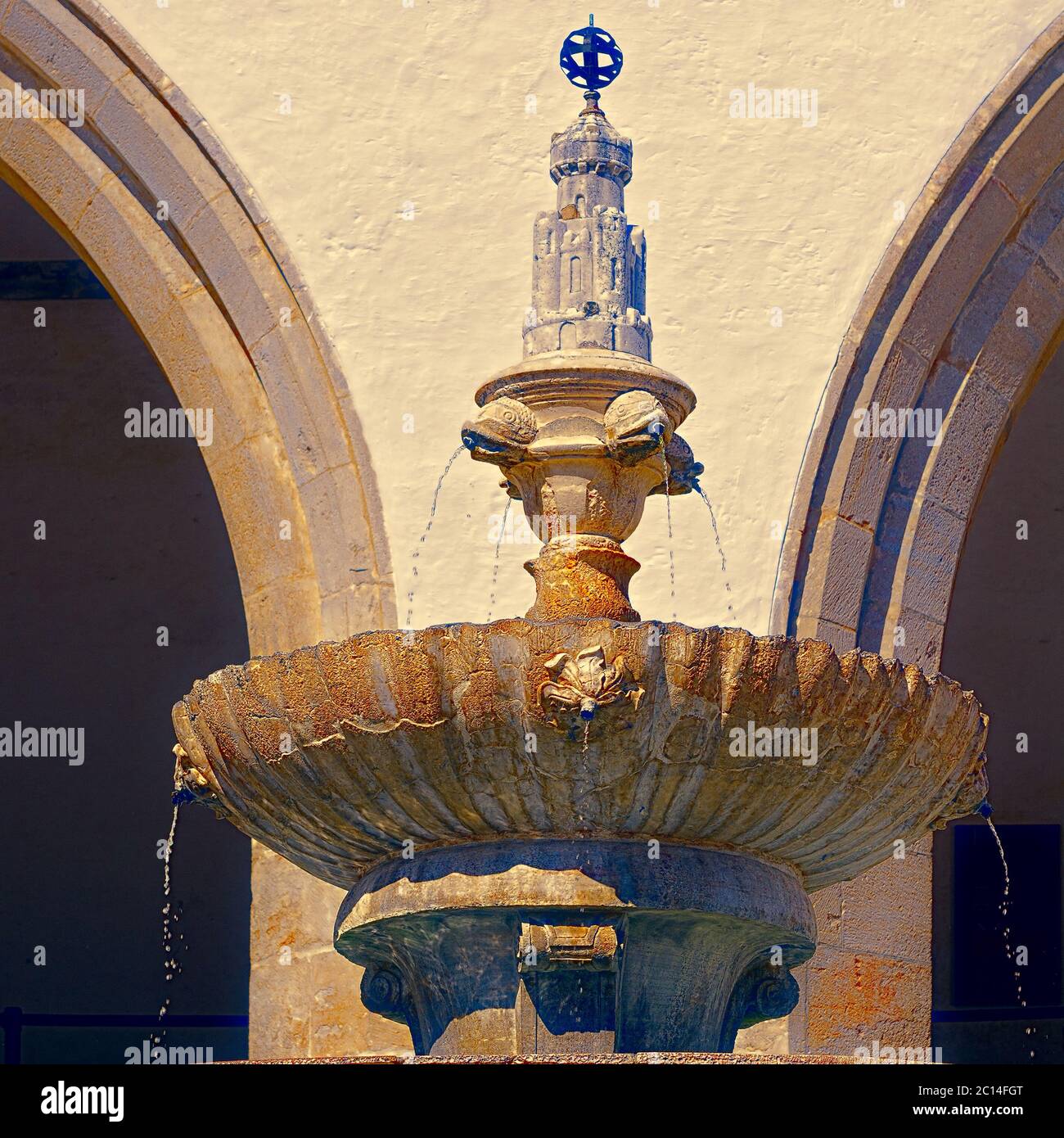 Medieval fountain portugal hi-res stock photography and images - Alamy