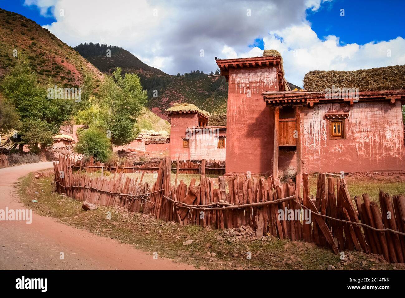 Tibetan house window tibet hi-res stock photography and images - Alamy