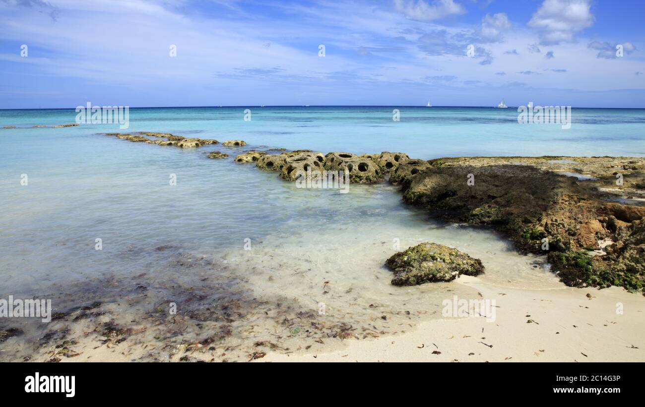 Caribbean rock hi-res stock photography and images - Alamy