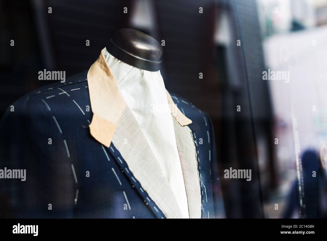 Male mannequin suit hi-res stock photography and images - Alamy