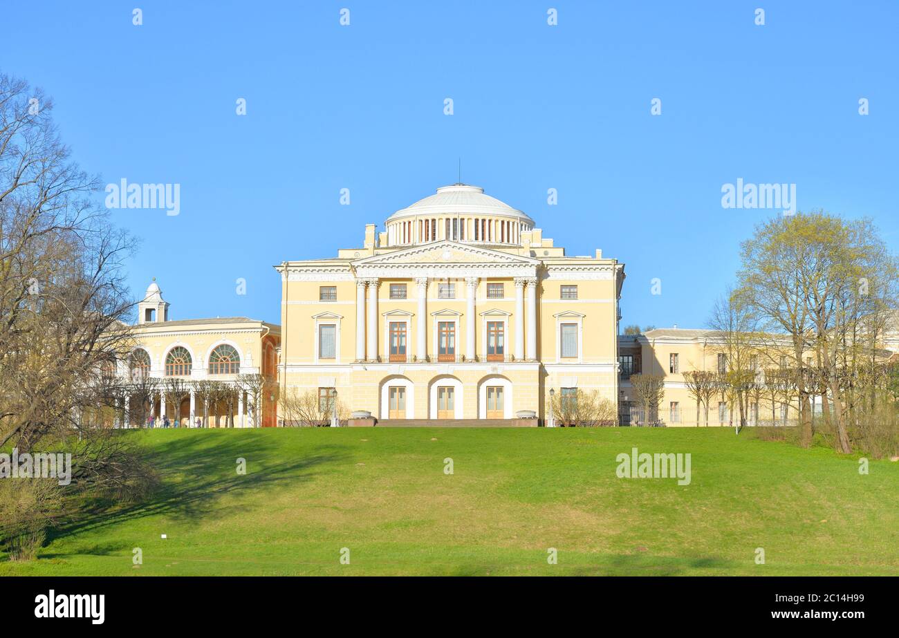 Pavlovsk historic park palace hi-res stock photography and images - Alamy