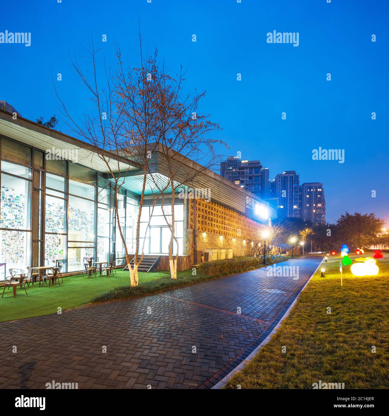 Modern footpath hi-res stock photography and images - Alamy