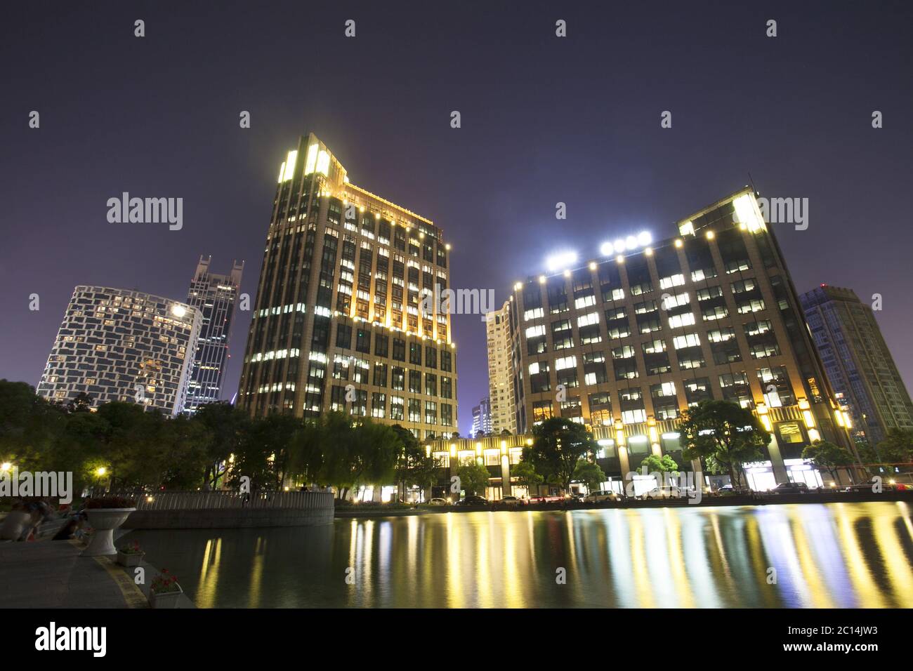 River near buildings hi-res stock photography and images - Alamy