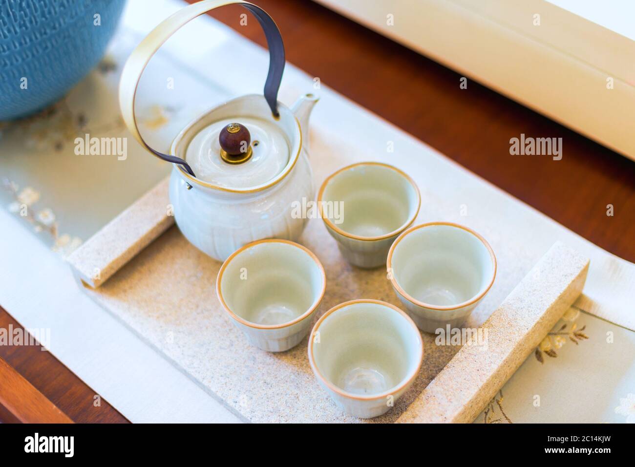 Japanese style tea pot hi-res stock photography and images - Alamy