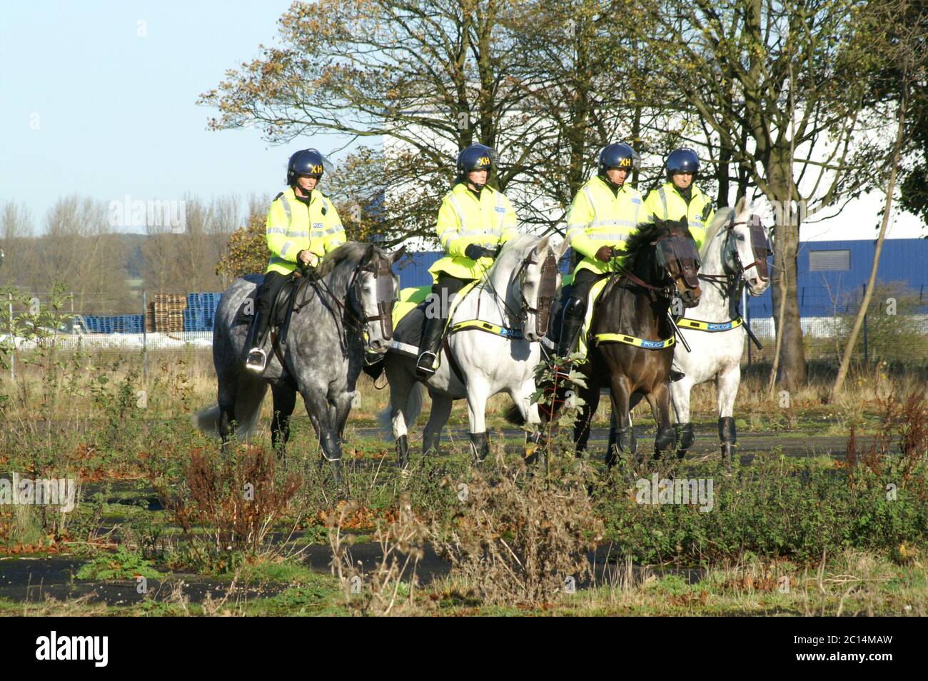 Mounted police uk and football hi-res stock photography and images - Alamy