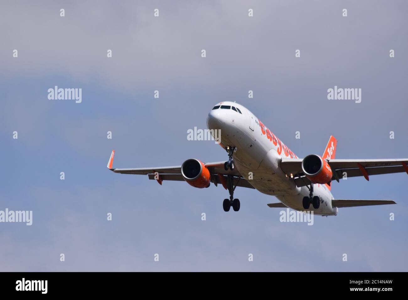 Plane cockpit easyjet hi-res stock photography and images - Alamy