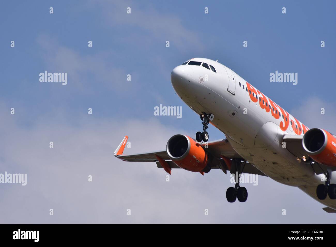 Plane cockpit easyjet hi-res stock photography and images - Alamy