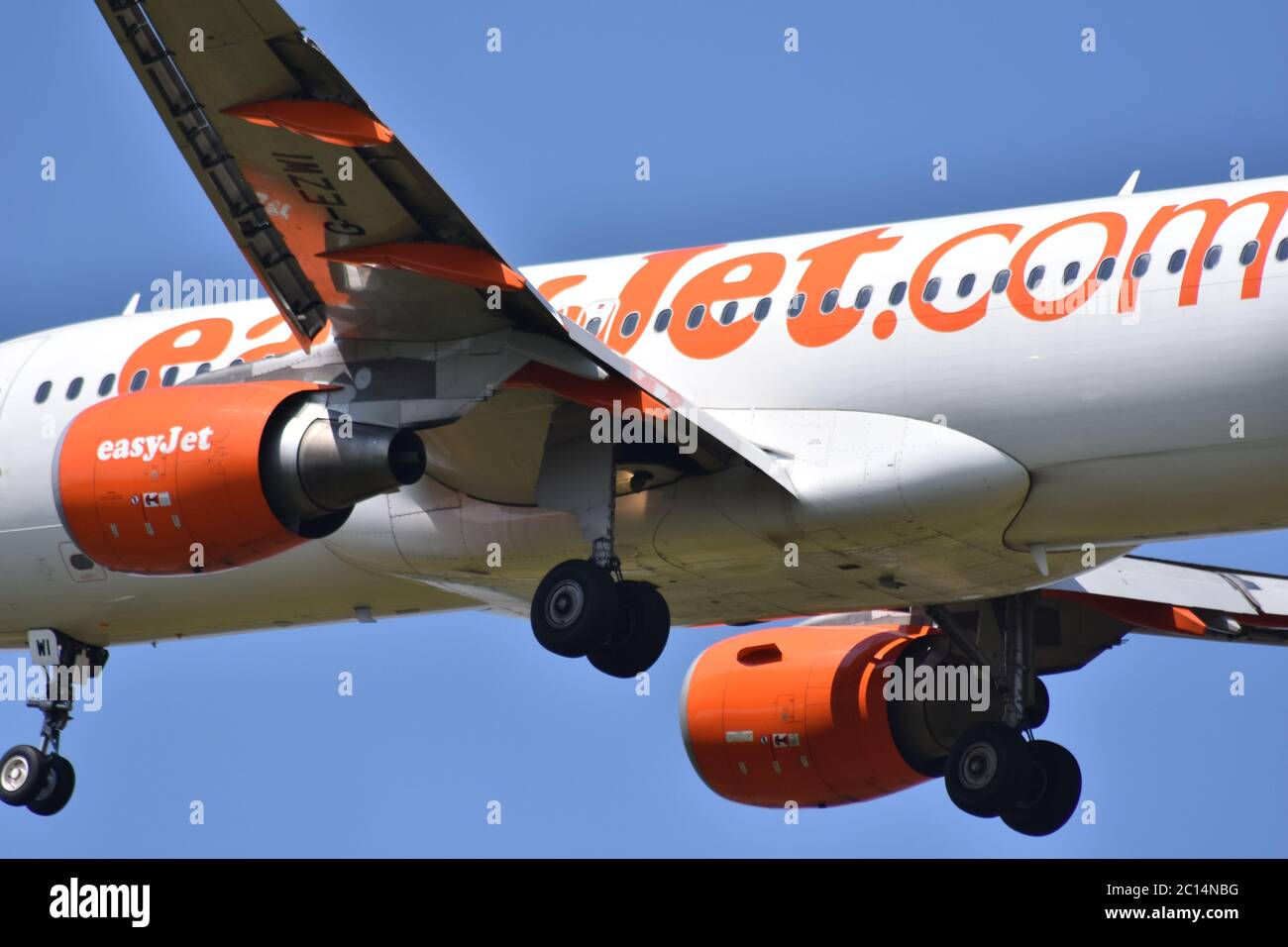 Easyjet sky dark hi-res stock photography and images - Alamy